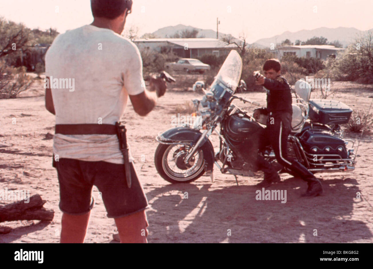 ELECTRA GLIDE IN BLUE (1973) ROBERT BLAKE, JAMES WILIAM GUERCIO (DIR ...