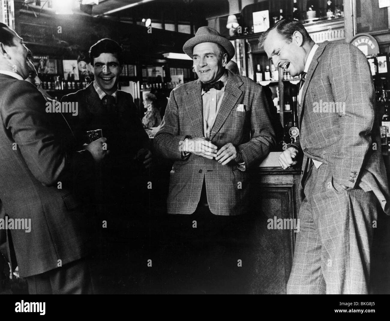 THE ENTERTAINER (1960) ALAN BATES, LAURENCE OLIVIER, GEOFFREY TOONE ...