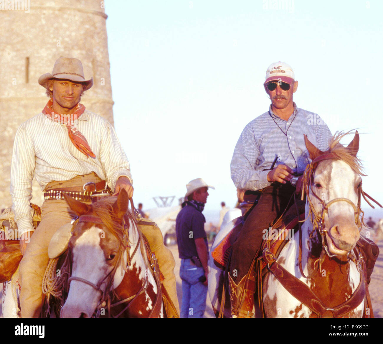 VIGGO MORTENSEN O/S 'HIDALGO' (2004) WITH REX PETERSON (TRAINER) HIDG ...