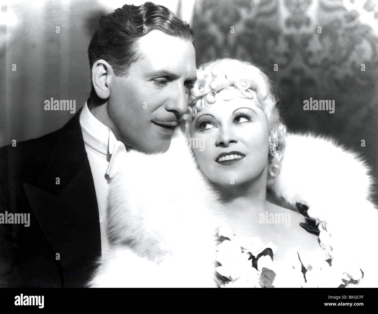 GOIN' TO TOWN (1935) PAUL CAVANAGH, MAE WEST GTTW 004 P Stock Photo - Alamy