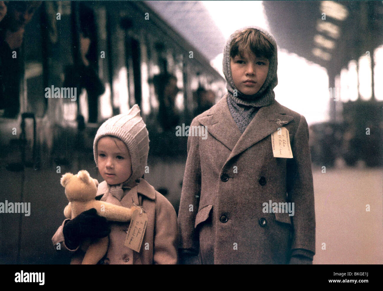 HOPE AND GLORY (1987) GERALDINE MUIR, SEBASTIAN RICE-EDWARDS HPG 010FOH ...