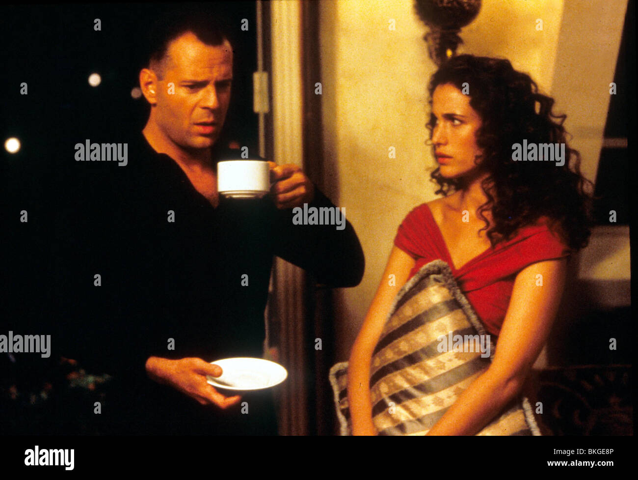HUDSON HAWK (1991) BRUCE WILLIS, ANDIE MACDOWELL HHK 052 Stock Photo ...
