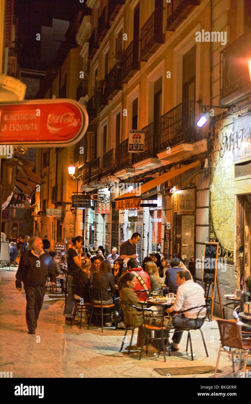 Madrid nachtleben bar hi-res stock photography and images - Alamy