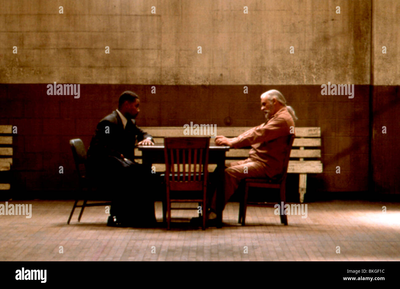 INSTINCT (1999) CUBA GOODING JR, ANTHONY HOPKINS ISIT 014 Stock Photo ...