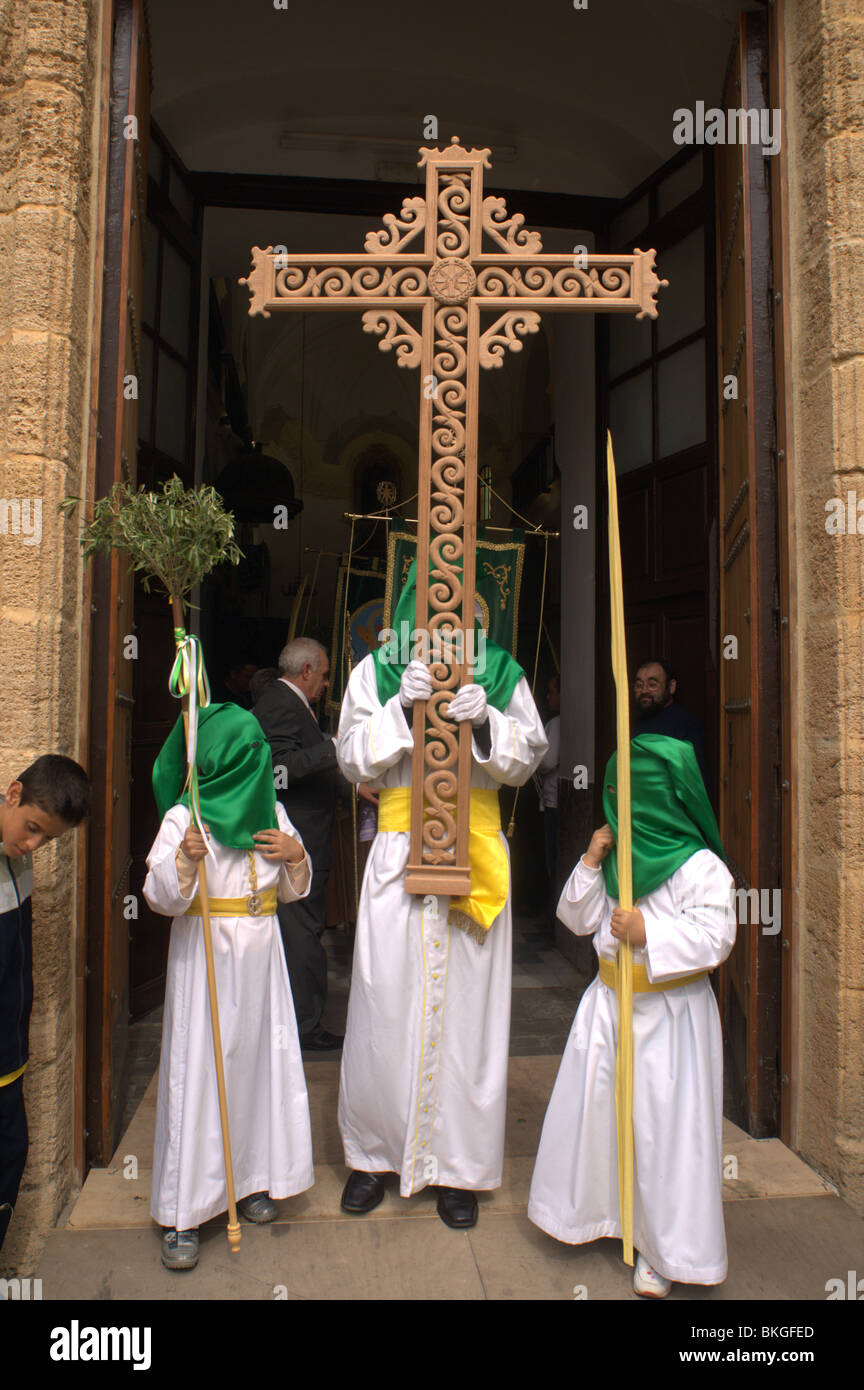 Catholic church entrance procession hi-res stock photography and images ...