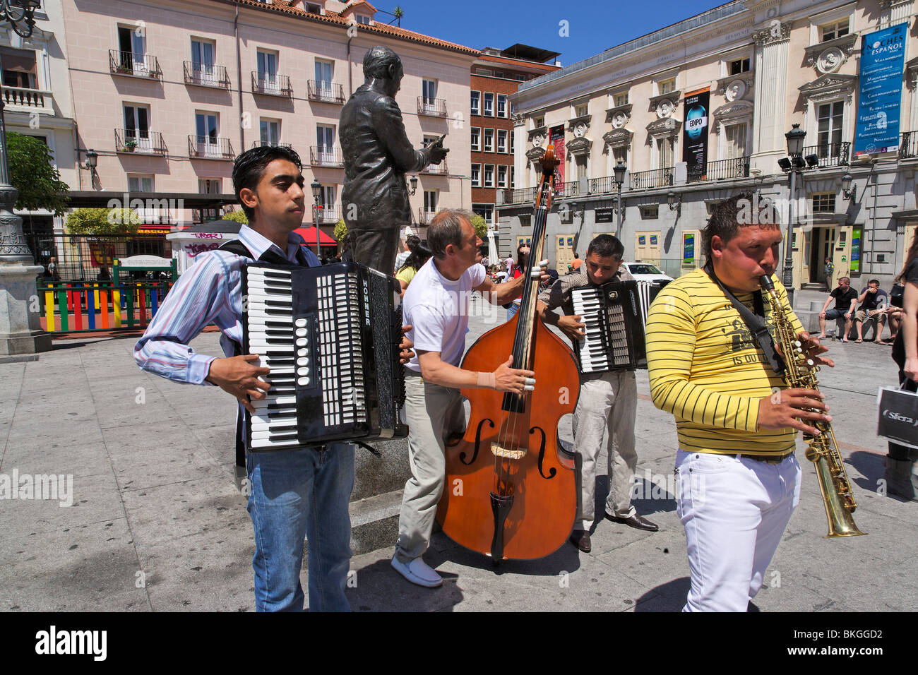 Street musicians, Plaza St. Ana, Calle de Huertas, Madrid, Spain Stock ...