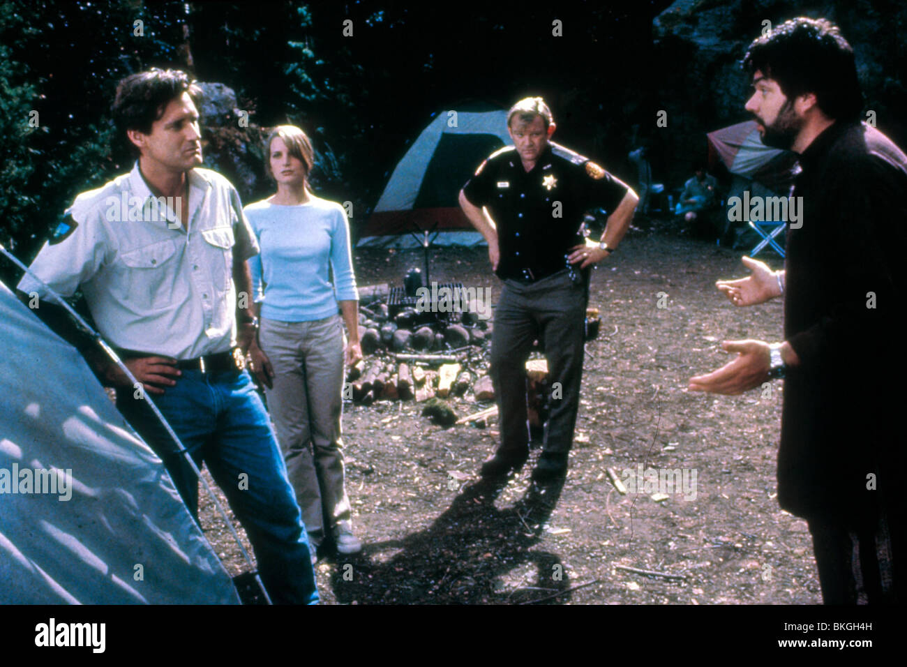 LAKE PLACID (1999) BILL PULLMAN, BRIDGET FONDA, BRENDAN GLEESON, OLIVER ...