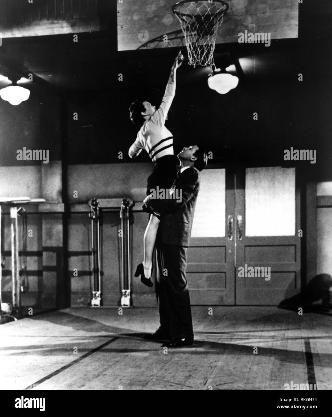 MAGIC TOWN (1947) JANE WYMAN, JAMES STEWART MGTN 002P L Stock Photo - Alamy