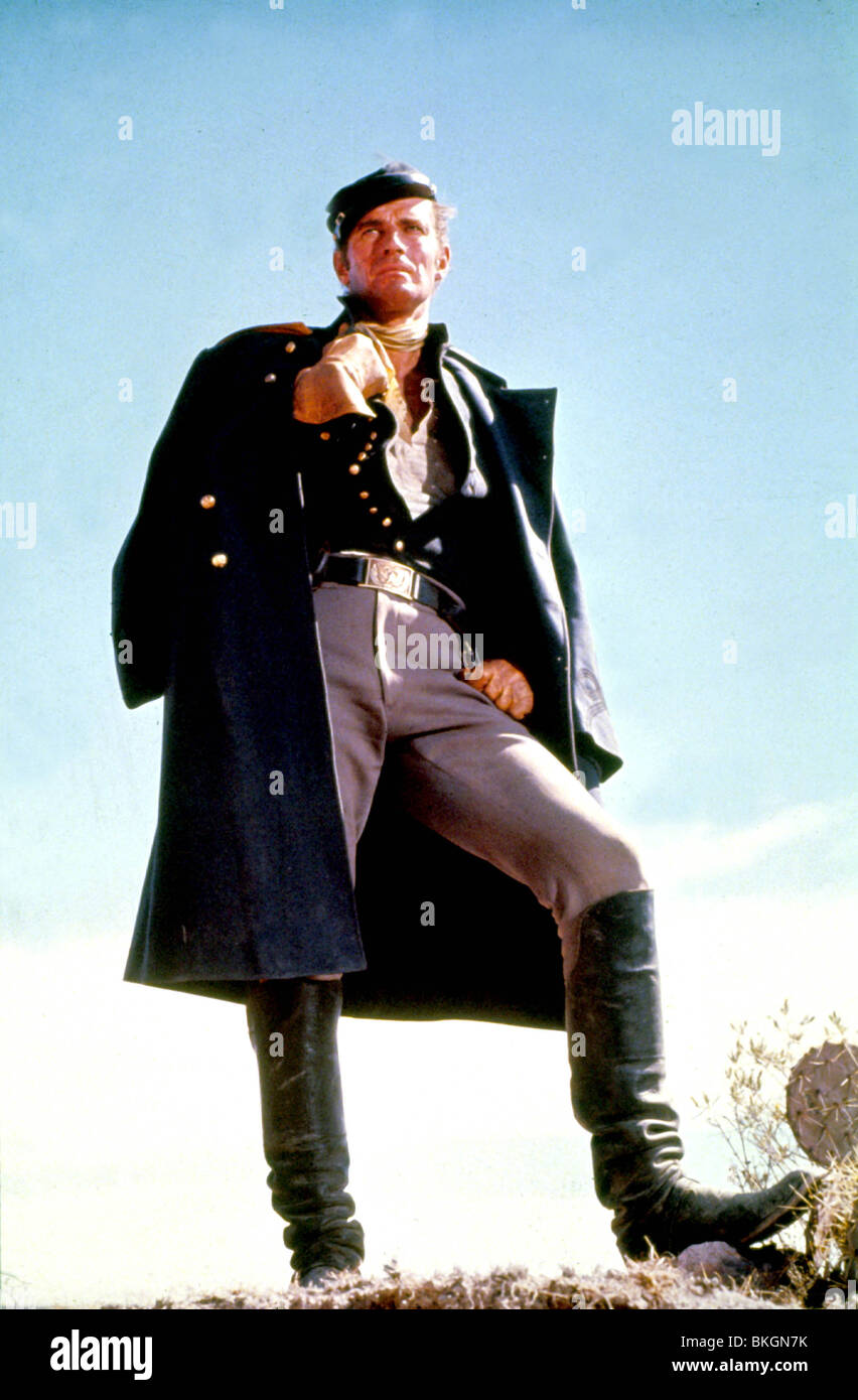 MAJOR DUNDEE (1965) CHARLTON HESTON MJDN 001 Stock Photo - Alamy