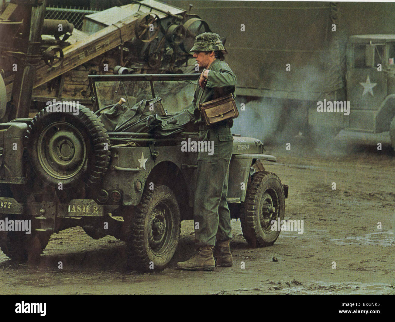 M.A.S.H. (1970) MASH (ALT) DONALD SUTHERLAND MSH 010FOH Stock Photo - Alamy