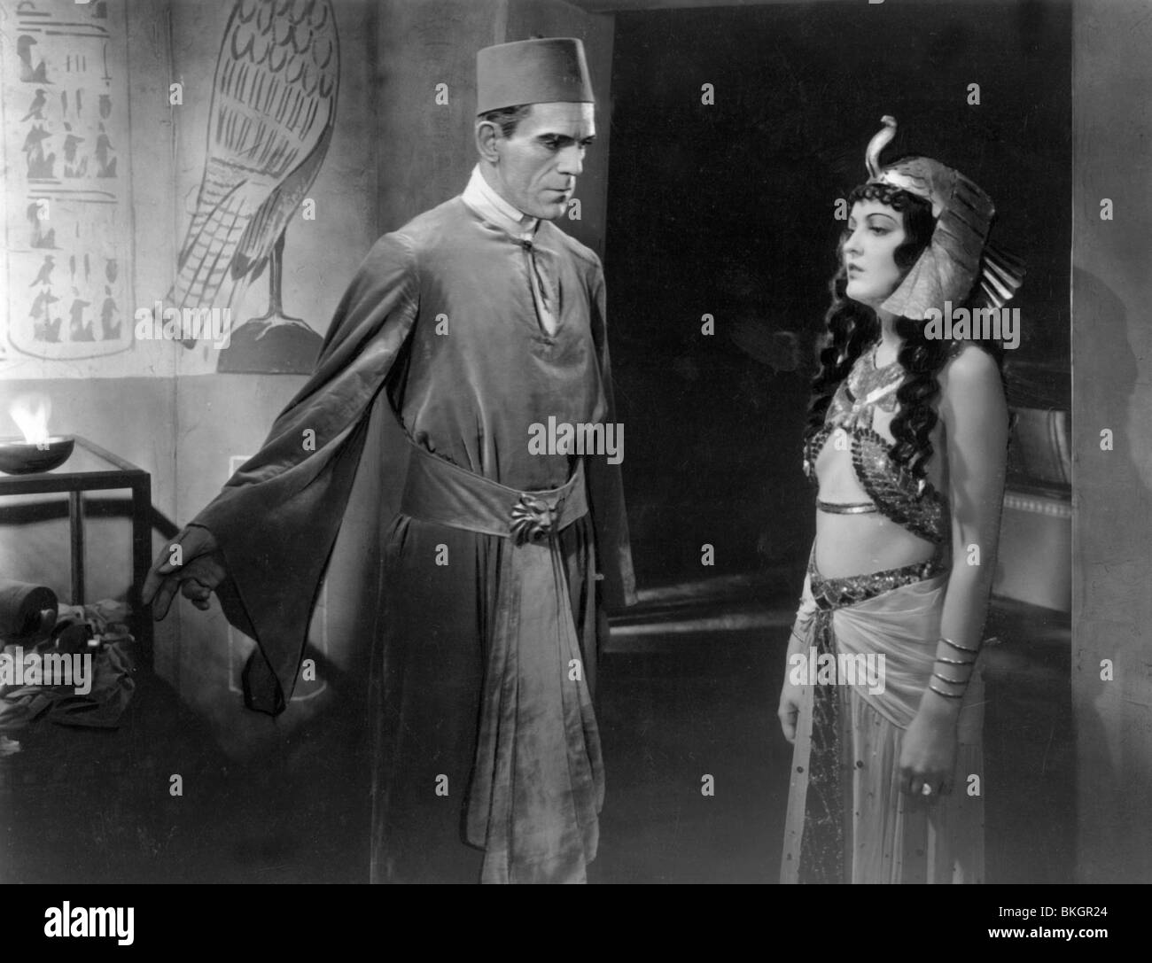 THE MUMMY (1932) BORIS KARLOFF, ZITA JOHANN MUMM 004P Stock Photo - Alamy