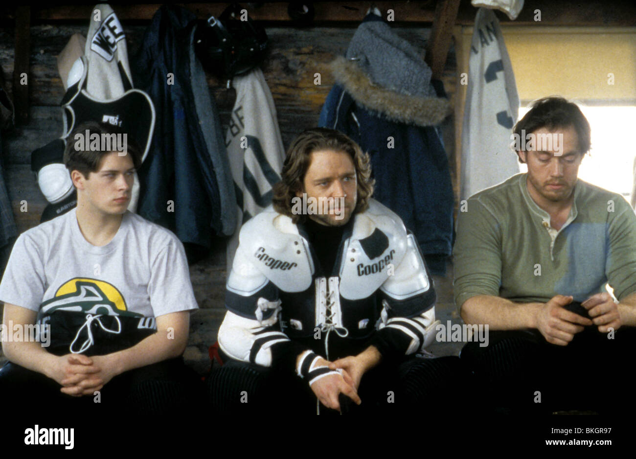 MYSTERY, ALASKA (1999) RYAN NORTHCOTT, RUSSELL CROWE, KEVIN DURAND MYAK ...