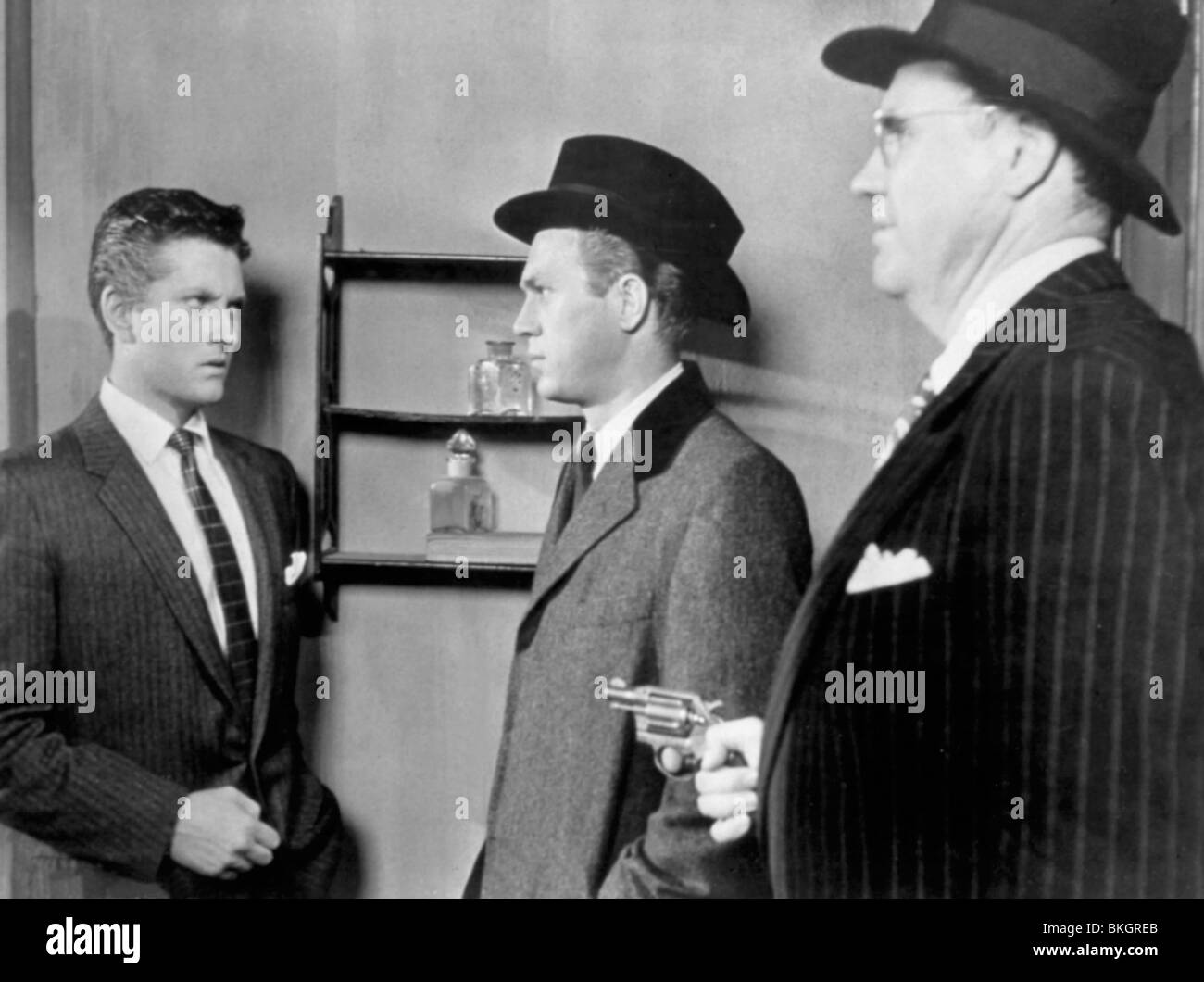 NEVER LOVE A STRANGER (1958) JOHN BARRYMORE, STEVE MCQUEEN, R G ...