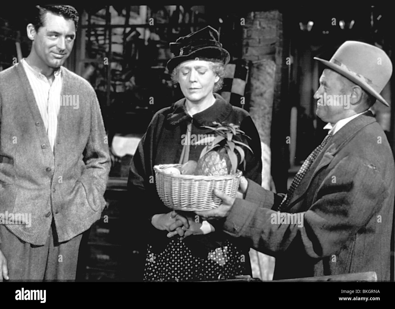 NONE BUT THE LONELY HEART (1944) CARY GRANT, ETHEL BARRYMORE, BARRY ...
