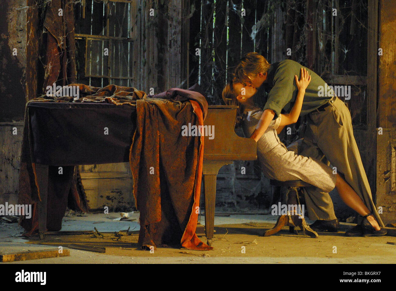 THE NOTEBOOK (2004) RACHEL MCADAMS, RYAN GOSLING NBOK 001-T Stock Photo ...