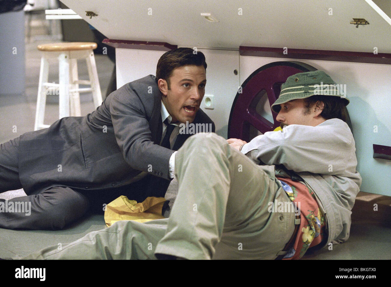 PAYCHECK (2003) BEN AFFLECK, PAUL GIAMATTI PAYC 001-10 Stock Photo - Alamy