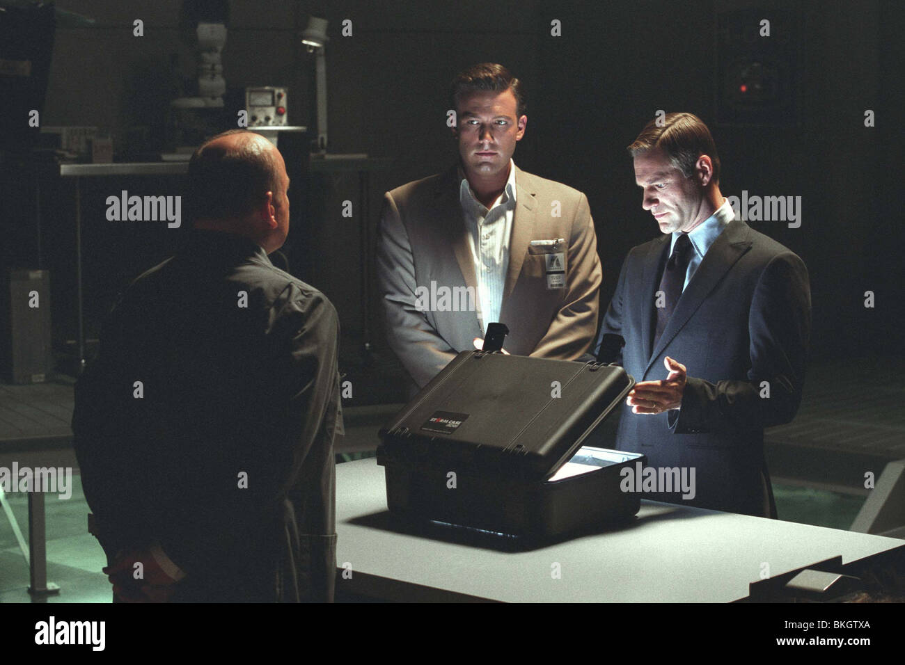 PAYCHECK (2003) BEN AFFLECK, AARON ECKHART PAYC 001-15 Stock Photo - Alamy