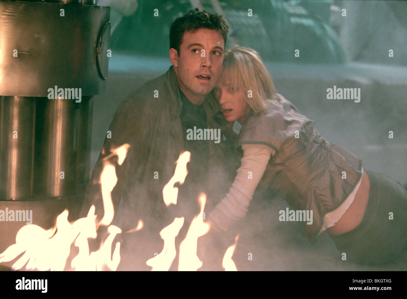 PAYCHECK (2003) BEN AFFLECK, UMA THURMAN PAYC 001-20 Stock Photo - Alamy