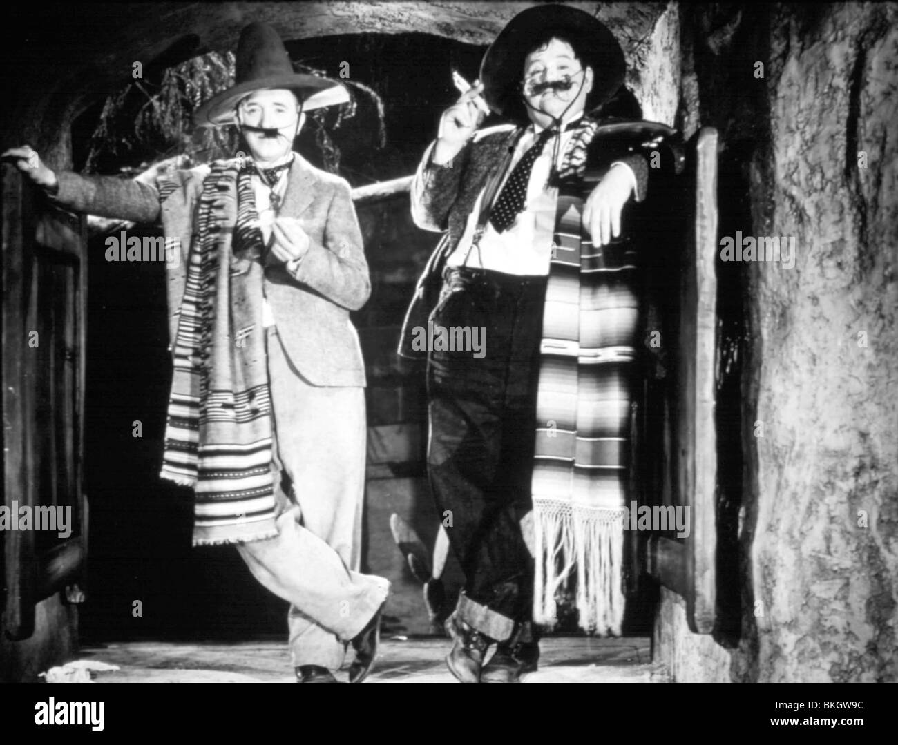 PICK A STAR (1937) STAN LAUREL, OLIVER HARDY MGM/HAL ROACH PAST 001 ...