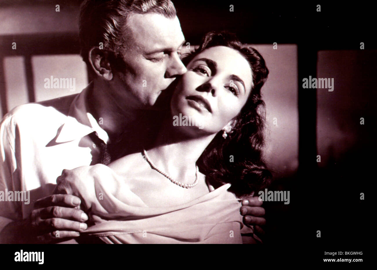 PORTRAIT OF JENNIE (1948) JOSEPH COTTEN, JENNIFER JONES, WILLIAM ...