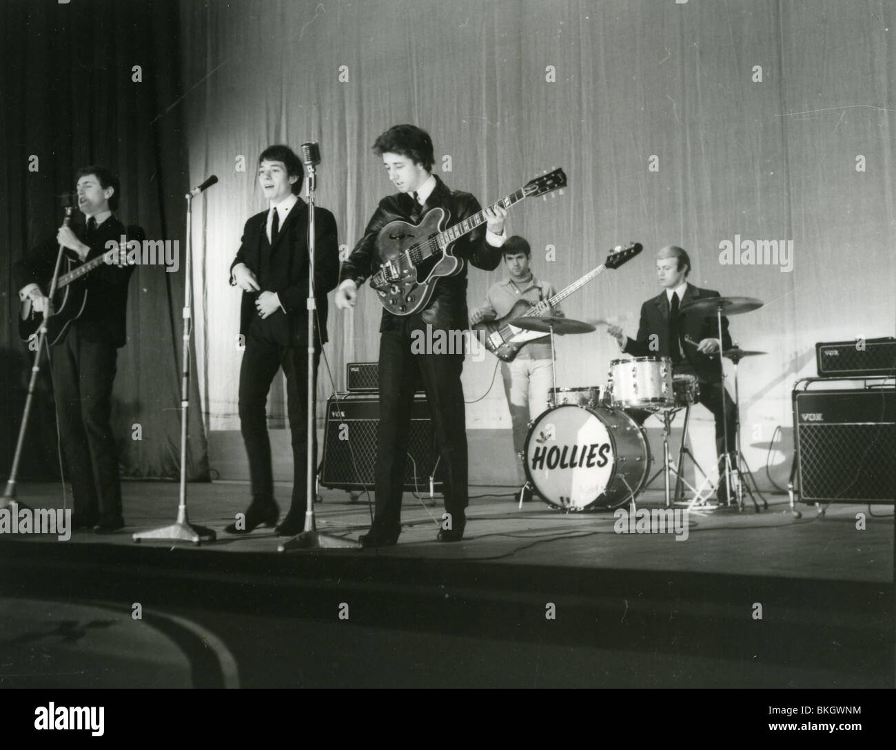 THE HOLLIES - UK group in 1963 from ; Graham Nash, Allan Carke, Tony ...