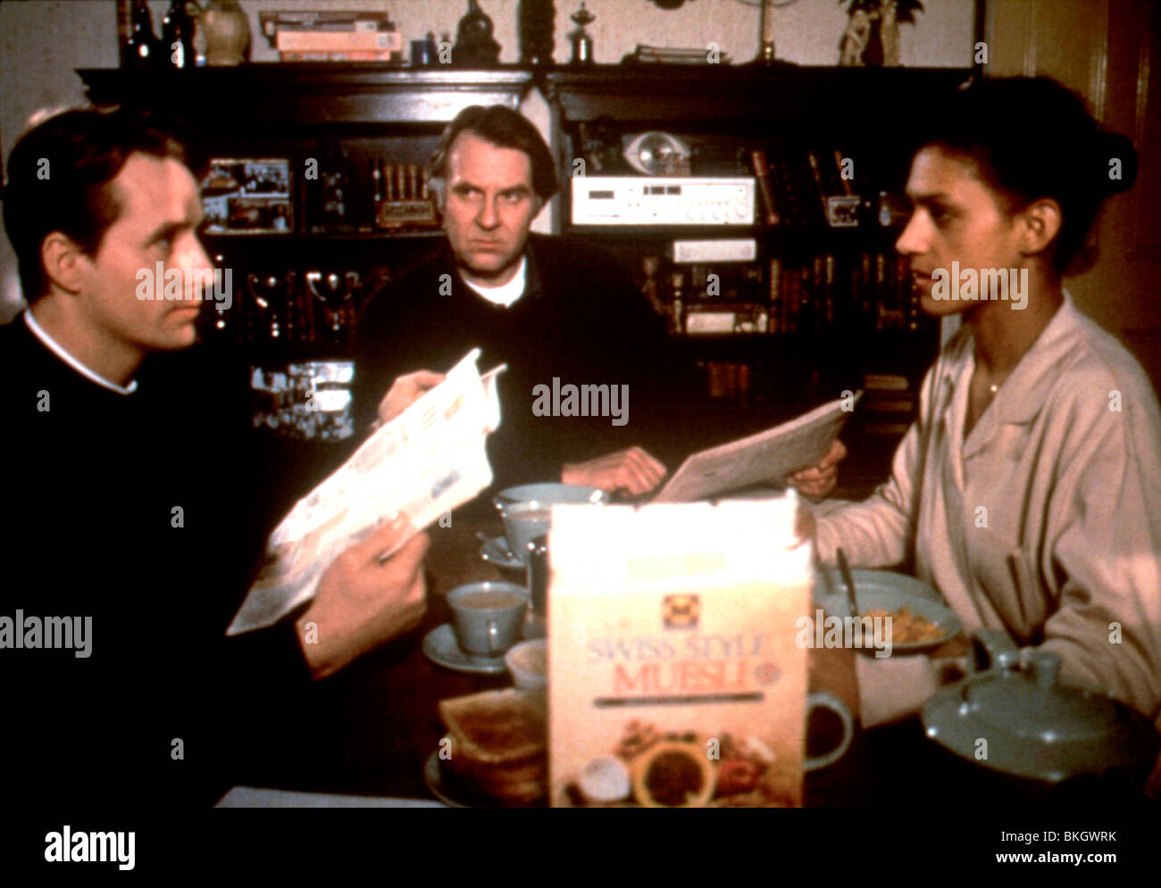 PRIEST (1994) LINUS ROACHE, TOM WILKINSON, CATHY TYSON PEST 010 Stock ...