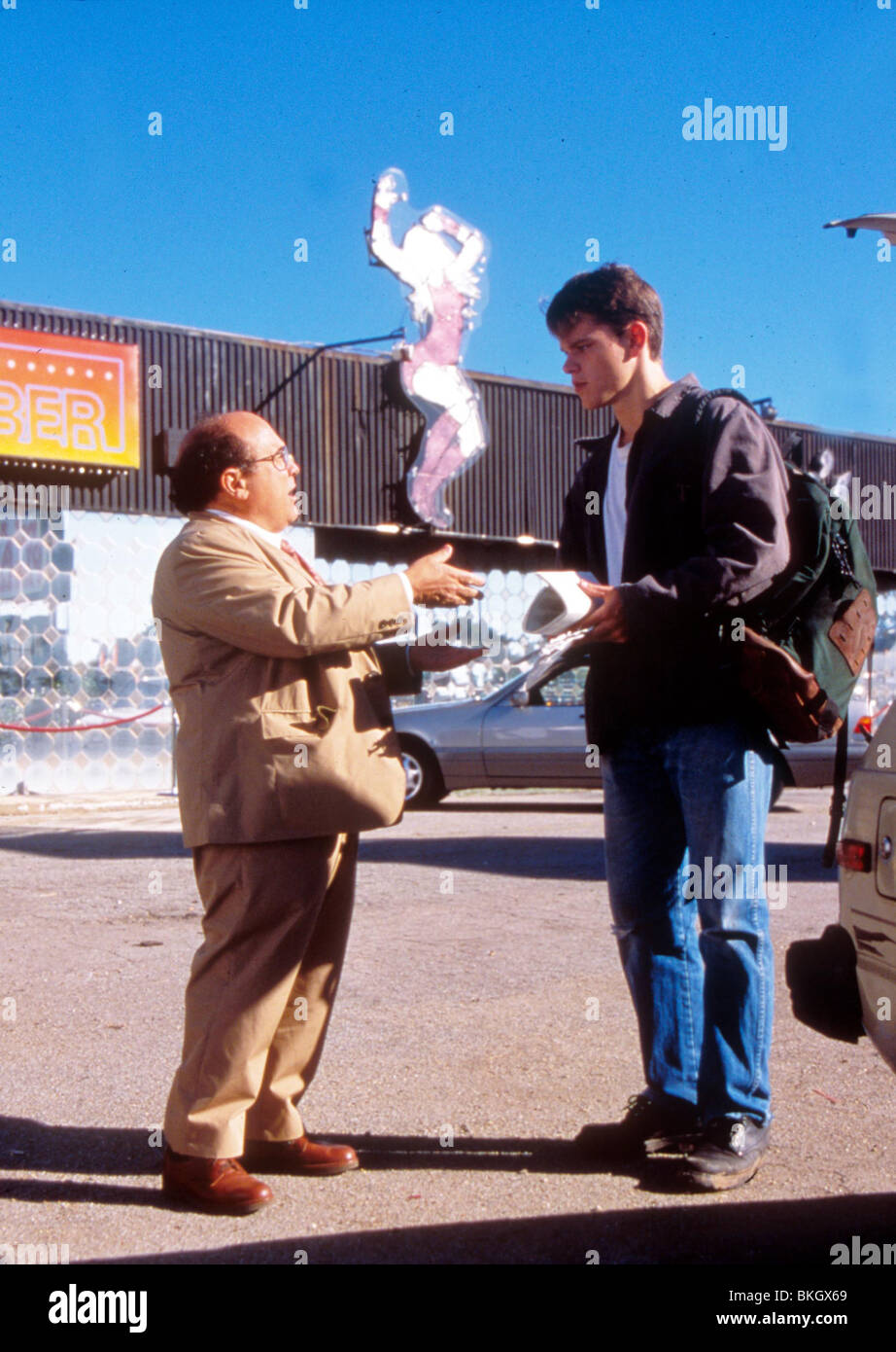 THE RAINMAKER (1997) DANNY DEVITO, MATT DAMON RKR 020 Stock Photo - Alamy
