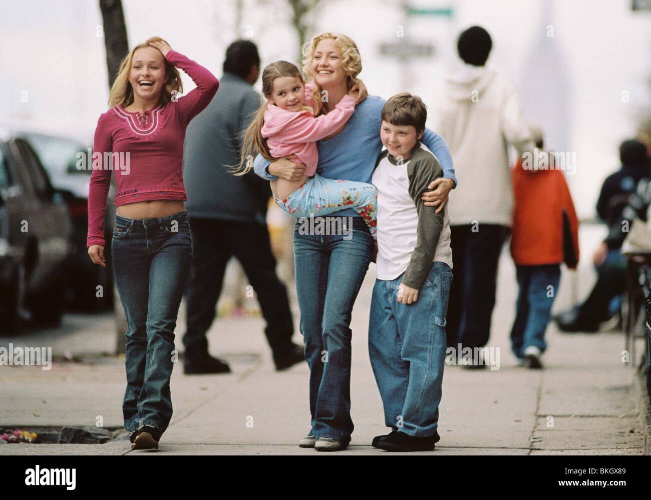 RAISING HELEN (2004) HAYDEN PANETTIERE, ABIGAIL BRESLIN, KATE HUDSON ...