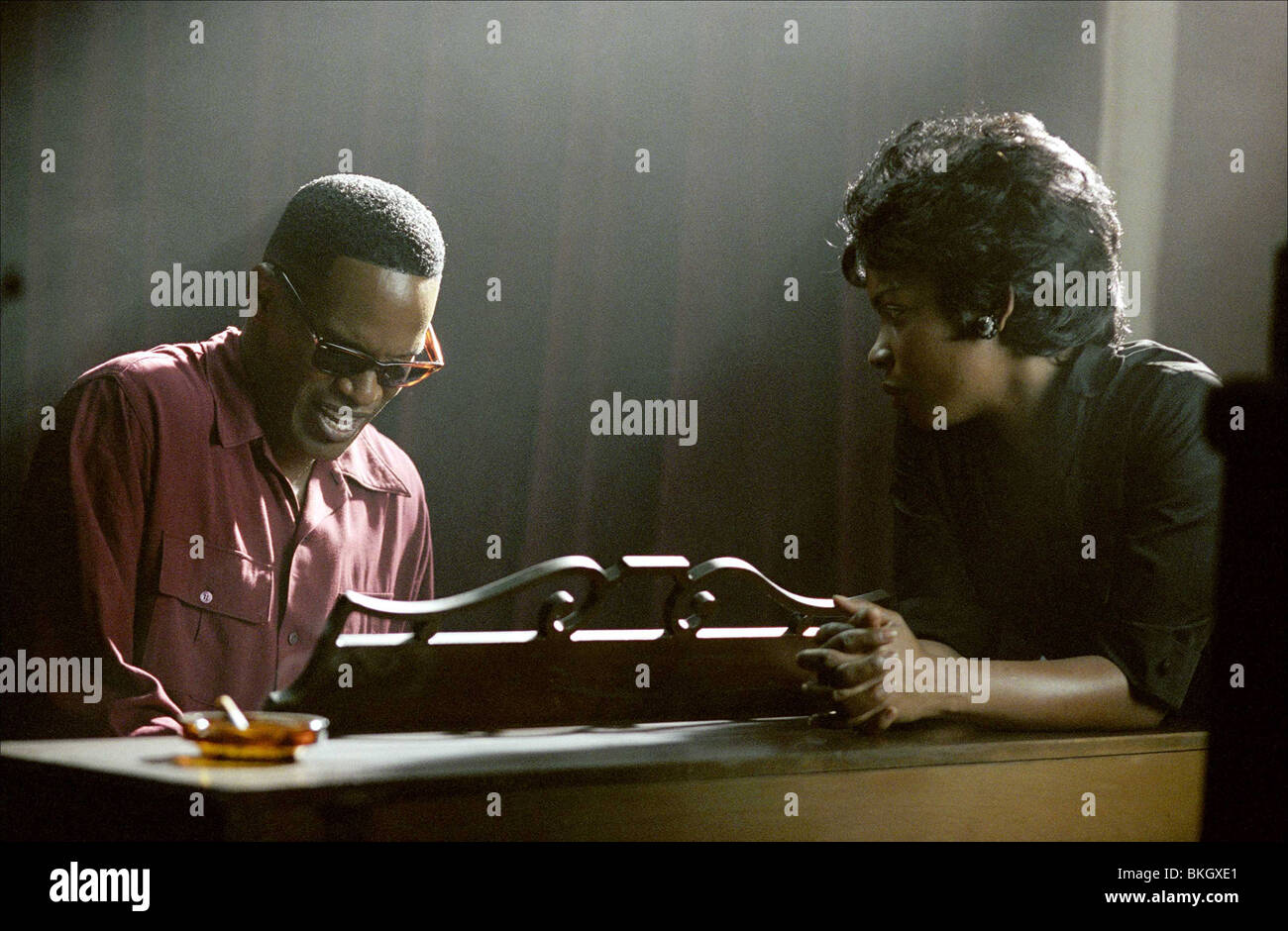 RAY (2004) UNCHAIN MY HEART: THE RAY CHARLES STORY (ALT) JAMIE FOXX ...