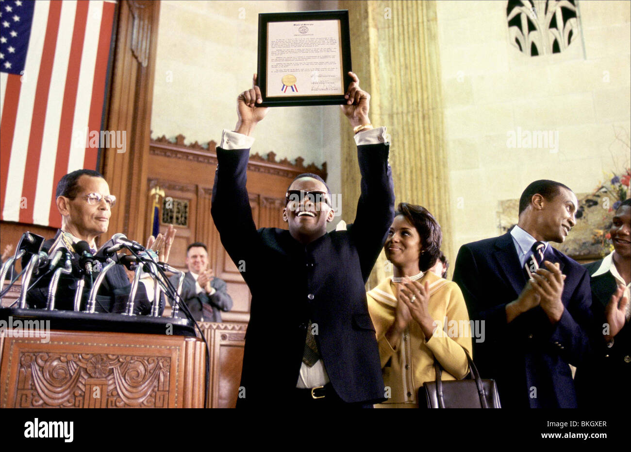 RAY (2004) UNCHAIN MY HEART: THE RAY CHARLES STORY (ALT) JAMIE FOXX ...