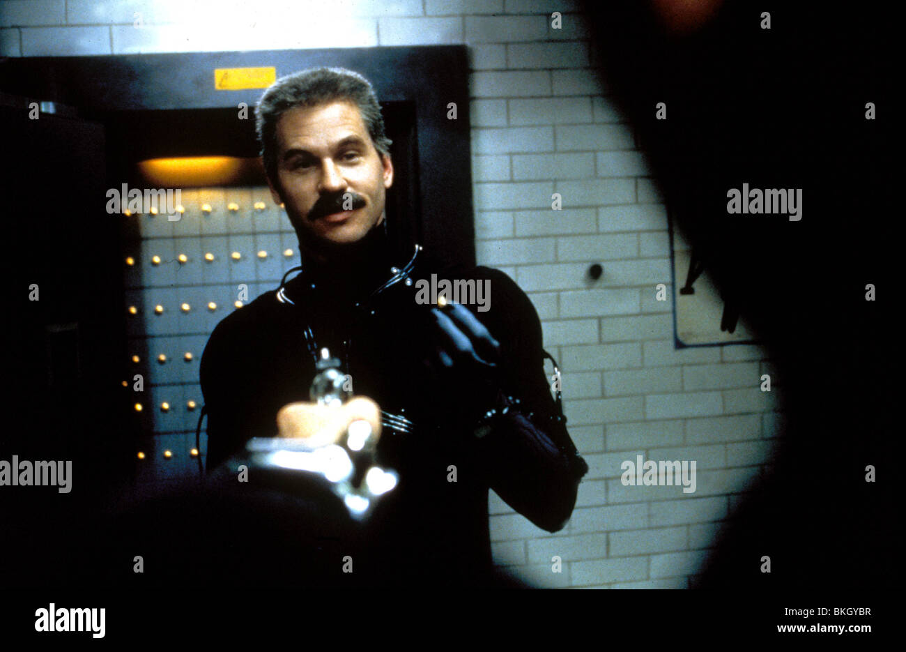 THE SAINT -1997 VAL KILMER Stock Photo - Alamy