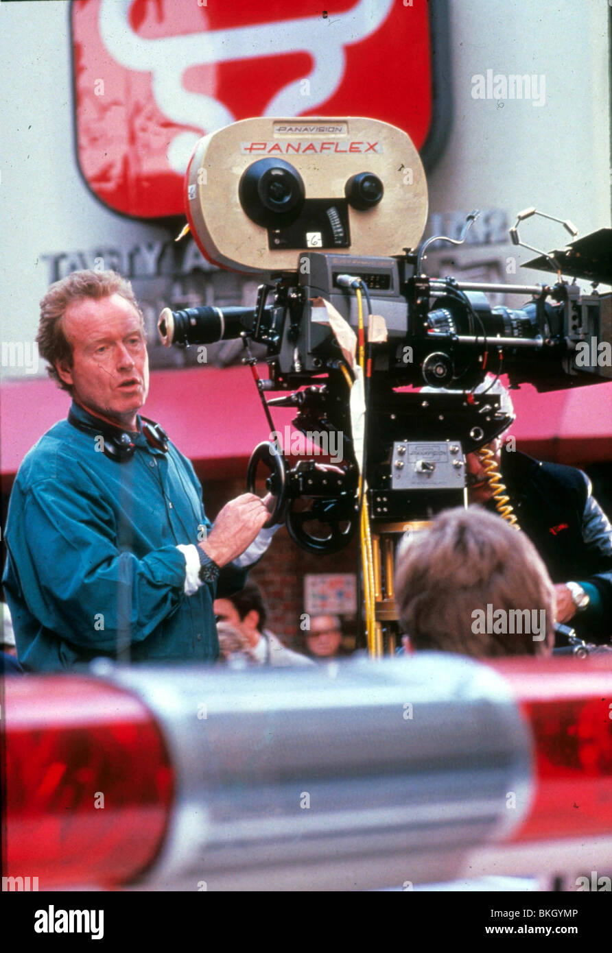 RIDLEY SCOTT (DIR) PORTRAIT ON SET 'BLACK RAIN' (1989) SCOT 014 Stock ...