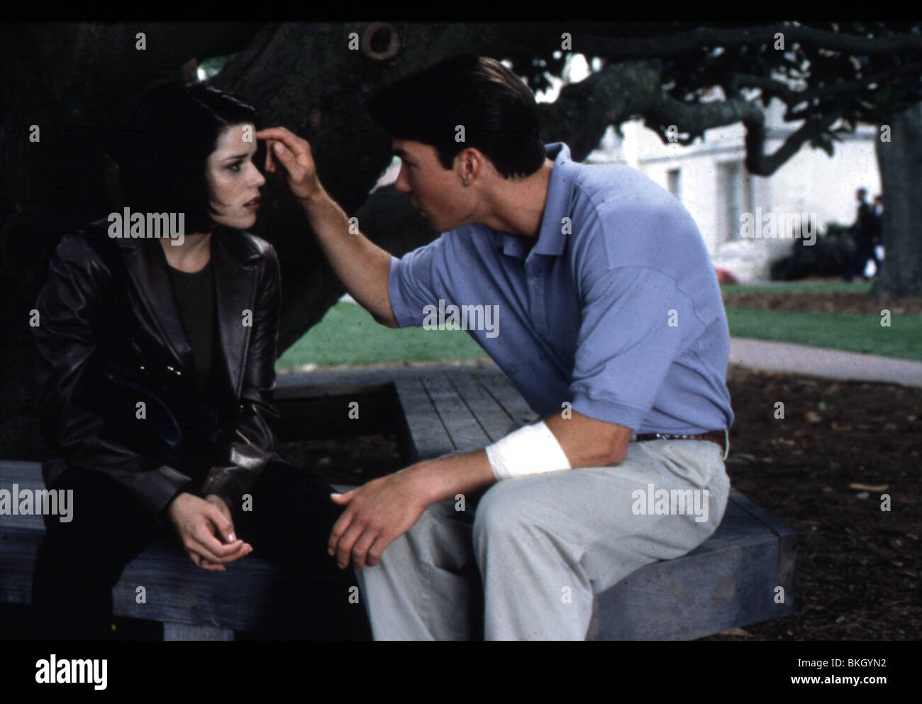 SCREAM 2 (1997) NEVE CAMPBELL, JERRY O'CONNELL SRM2 001 Stock Photo - Alamy