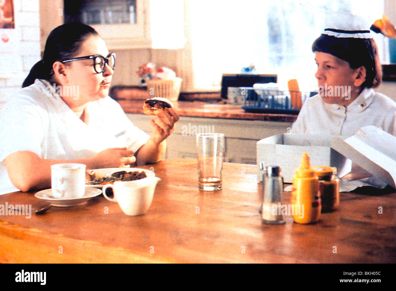 Linda hunt shdv hi-res stock photography and images - Alamy