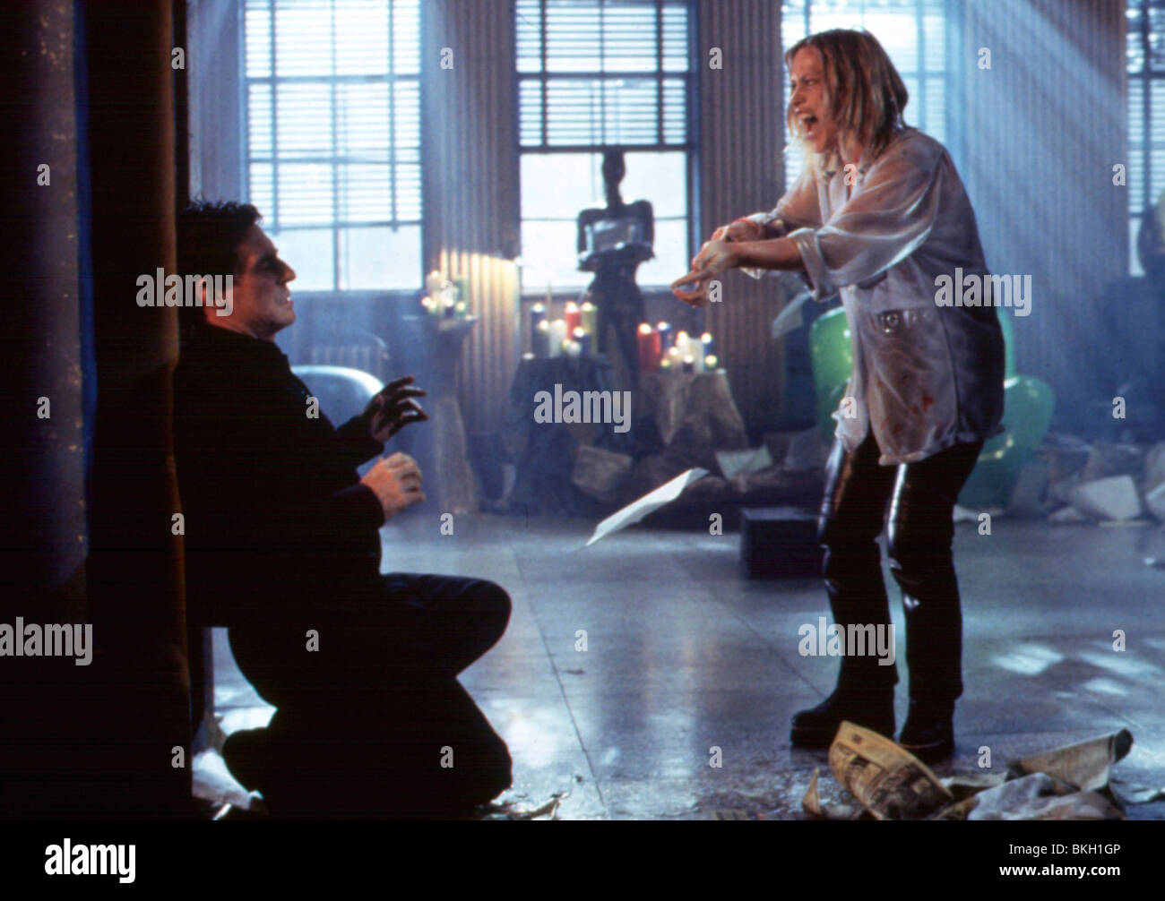 STIGMATA (1999) GABRIEL BYRNE, PATRICIA ARQUETTE STGM 003 Stock Photo ...