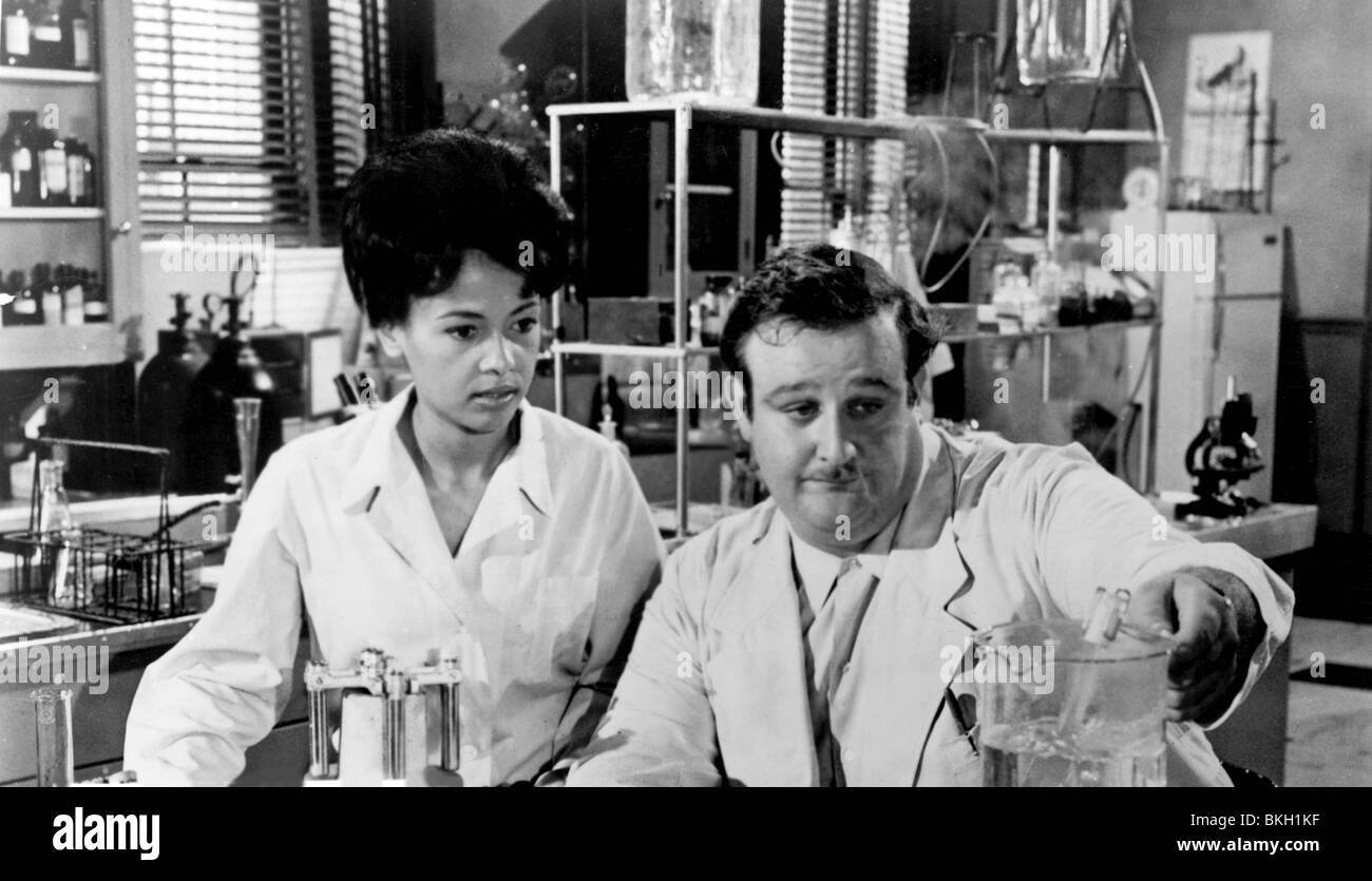 THE STRANGLER (1963) VICTOR BUONO STRG 012P Stock Photo - Alamy