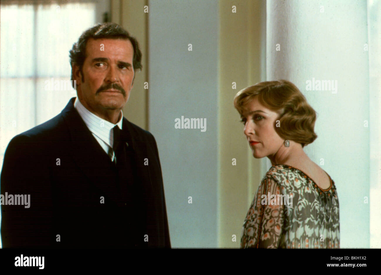 SUNSET (1988) JAMES GARNER, PATRICIA HODGE SNST 007 Stock Photo - Alamy