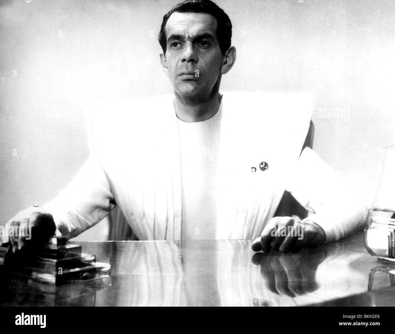 THINGS TO COME (1936) RAYMOND MASSEY TTC 024P Stock Photo - Alamy