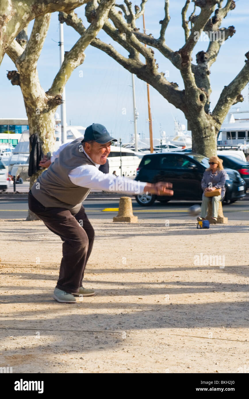 France women playing boule petanque hi-res stock photography and images ...