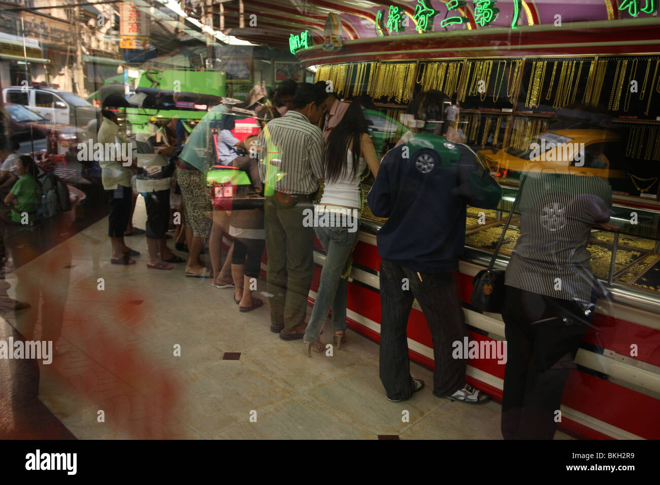 We Buy Gold High Resolution Stock Photography and Images - Alamy