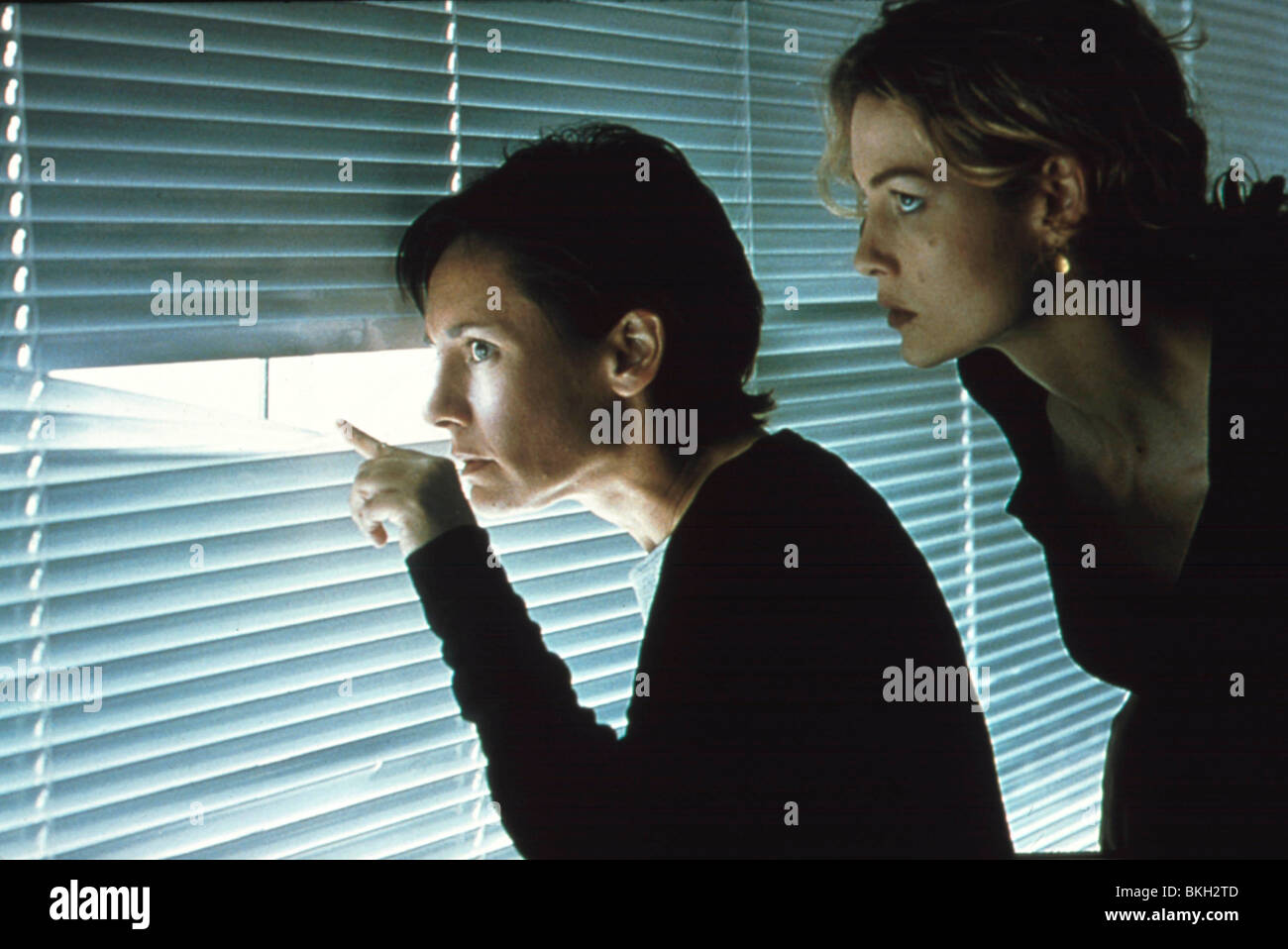 TIMECODE (2000) LAURIE METCALF, SAFFRON BURROWS TCDE 021 Stock Photo - Alamy