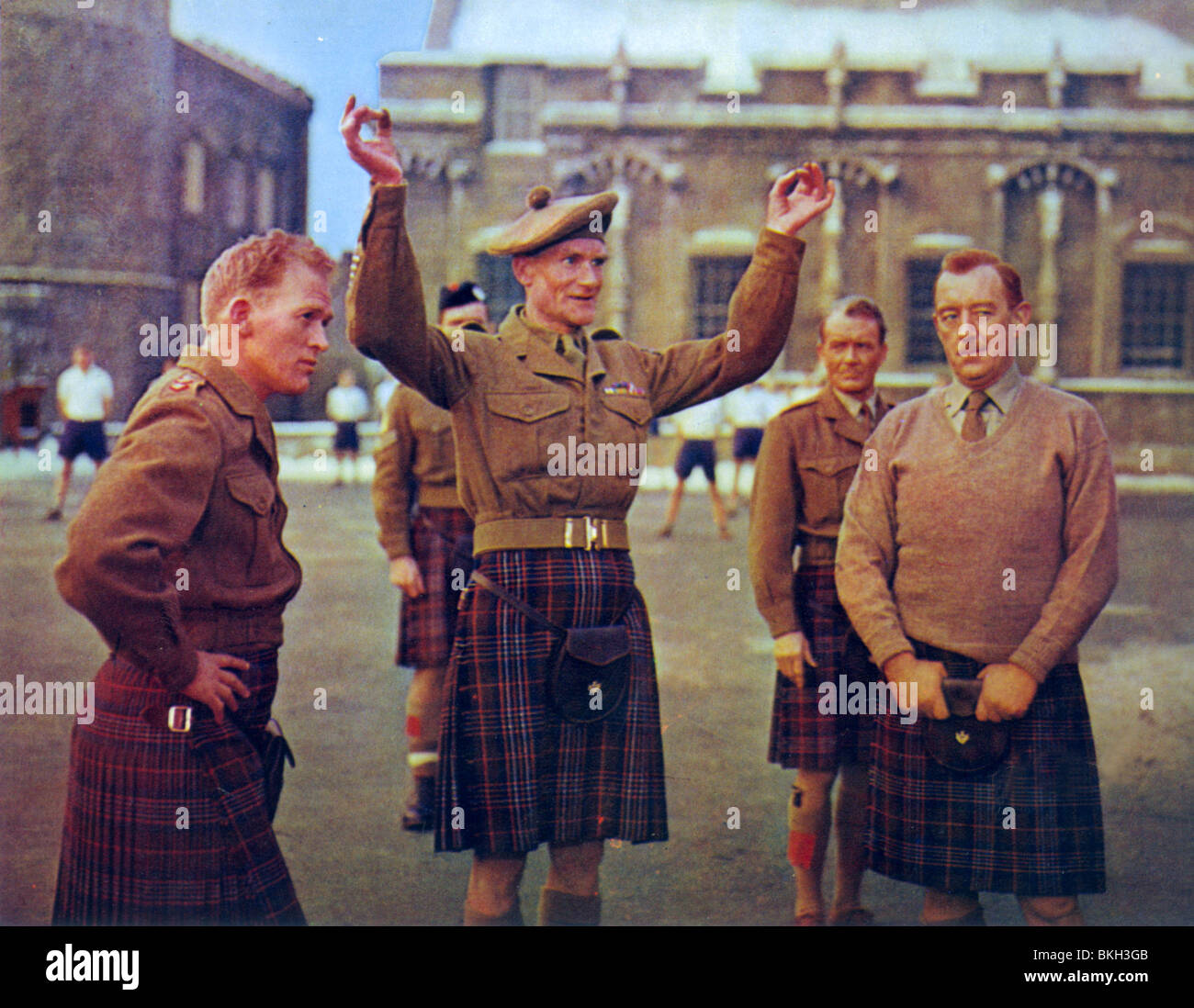 TUNES OF GLORY (1960) GORDON JACKSON, DUNCAN MACRAE, JOHN MILLS, ALEC ... TUNES OF GLORY (1960) GORDON JACKSON, DUNCAN MACRAE, JOHN MILLS, ALEC ...