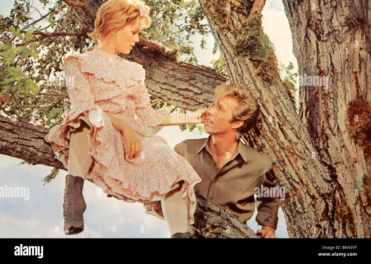 THE UNSINKABLE MOLLY BROWN (1964) DEBBIE REYNOLDS UMB 015 Stock Photo - Alamy