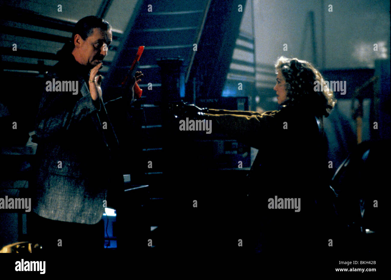 V.I. WARSHAWSKI (1991) TOM ALLARD, KATHLEEN TURNER VIW 021 Stock Photo ...