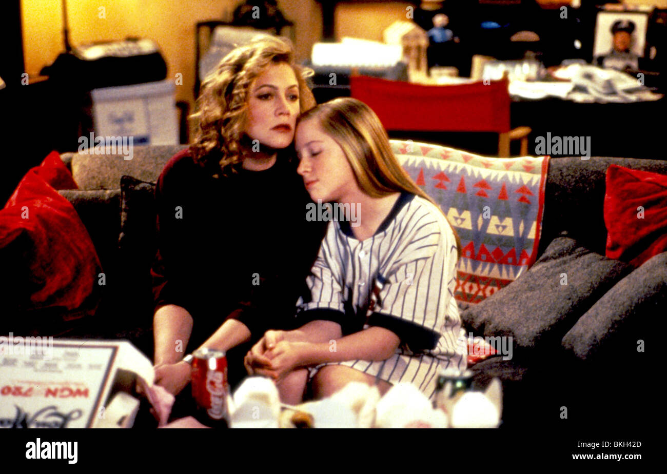 V.I. WARSHAWSKI (1991) KATHLEEN TURNER VIW 022 Stock Photo - Alamy