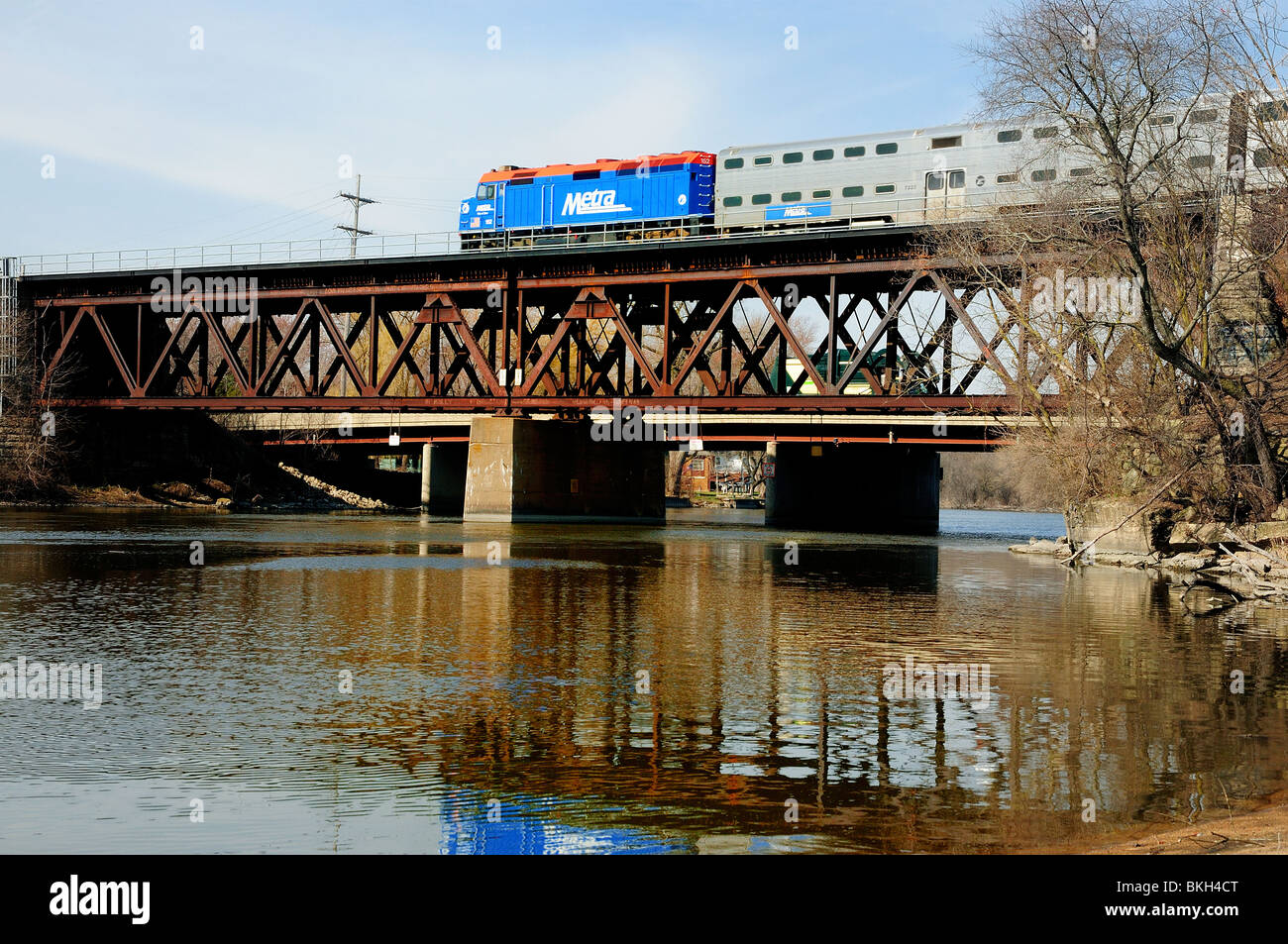 Chicago metra train hi-res stock photography and images - Alamy