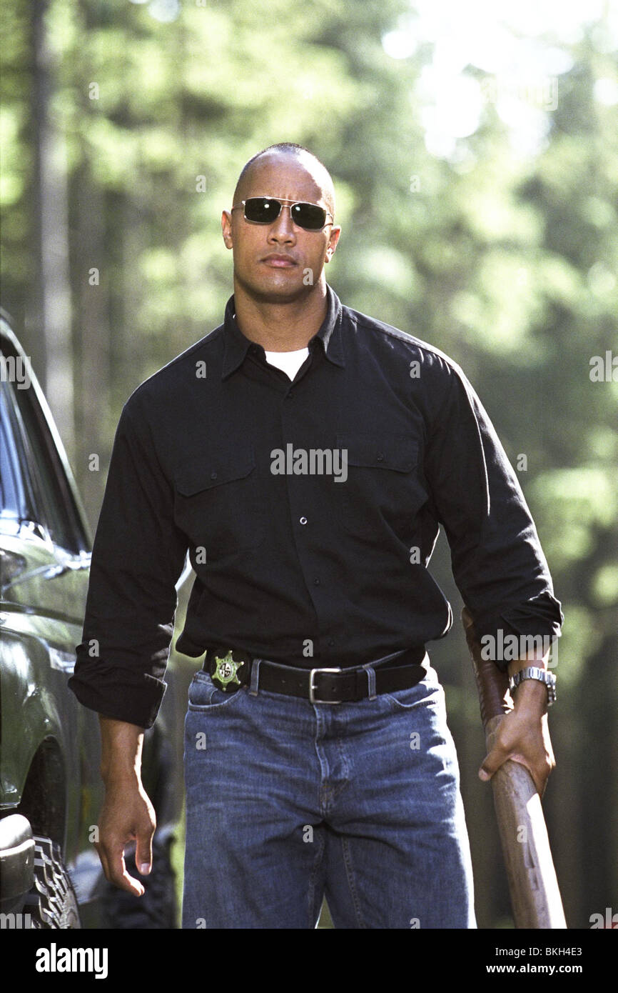WALKING TALL (2004) DWAYNE JOHNSON (THE ROCK) WTLL 001-05 Stock Photo ...