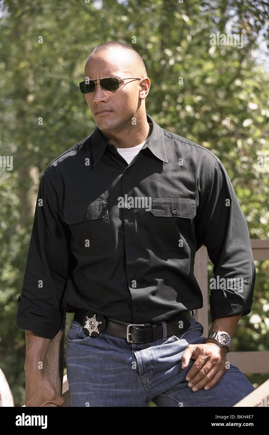 WALKING TALL (2004) DWAYNE JOHNSON (THE ROCK) WTLL 001-07 Stock Photo ...