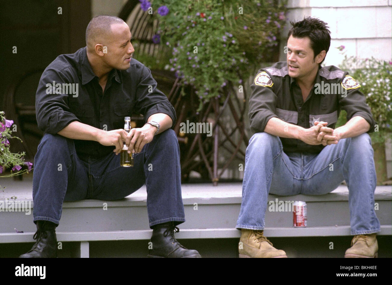 WALKING TALL (2004) DWAYNE JOHNSON (THE ROCK), JOHNNY KNOXVILLE WTLL ...