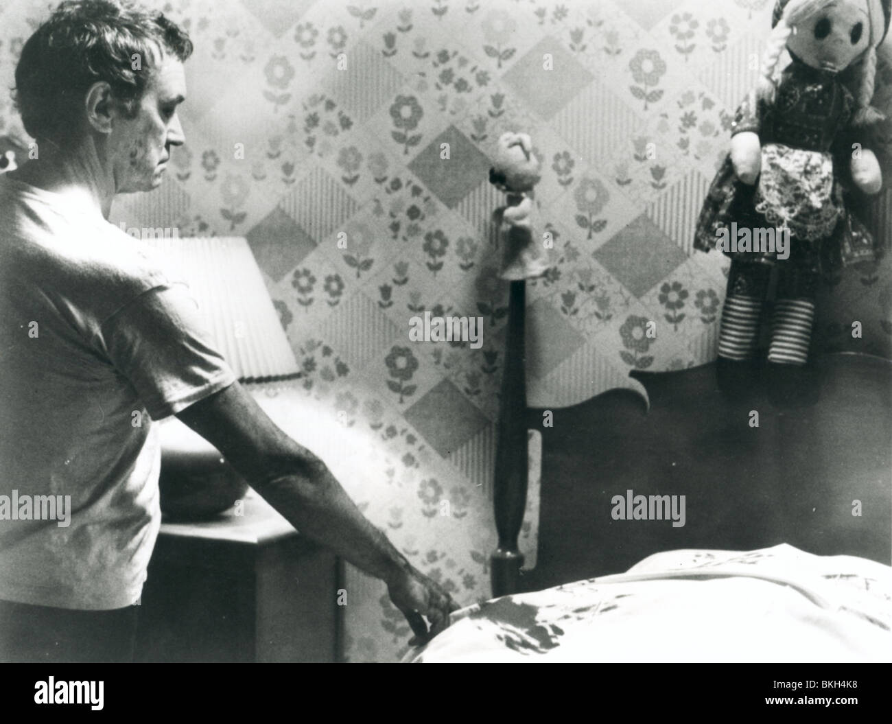 WHEN A STRANGER CALLS (1979) TONY BECKLEY WASC 017P Stock Photo - Alamy